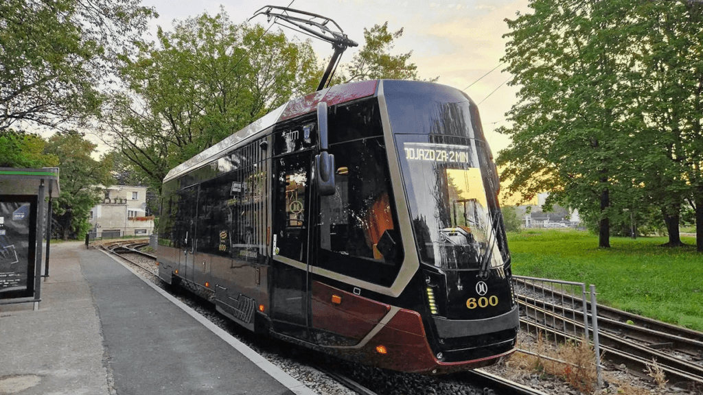 A single-section low-floor tram - Railway Supply