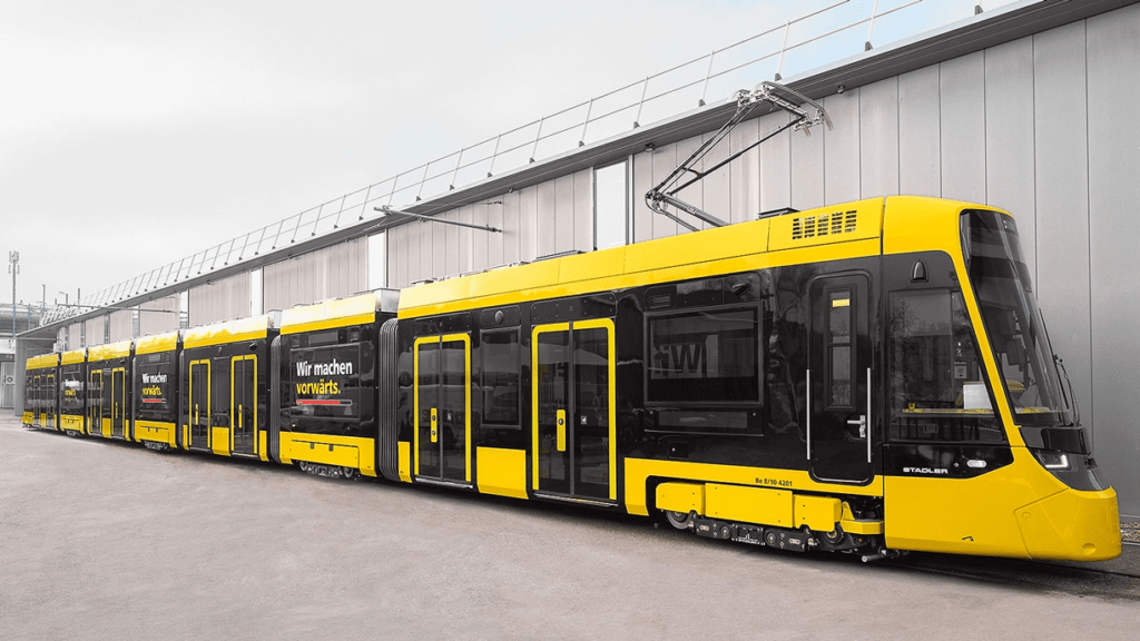 Trials of the low-floor tram cars TINA have commenced in Basel ...