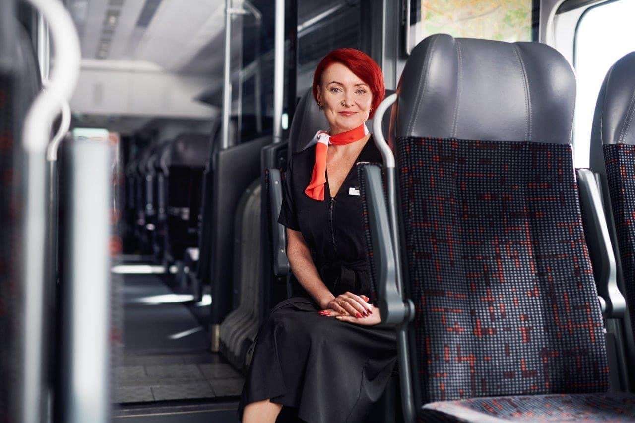 The new uniform for conductors and train drivers - Railway Supply