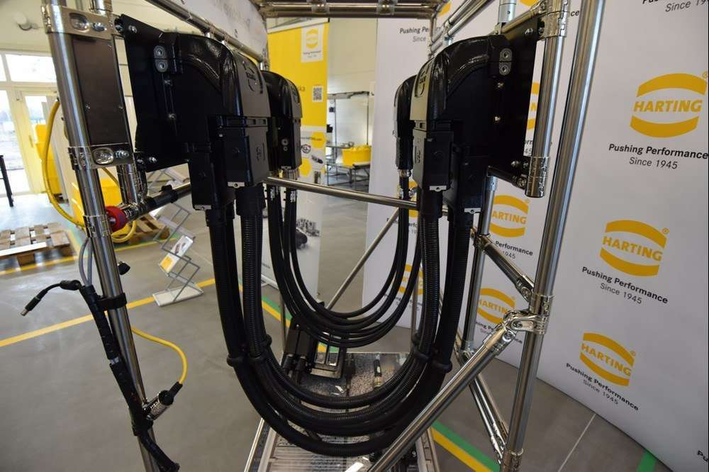 Harting plans to release inter-car connectors for Stadler TINA trams ...
