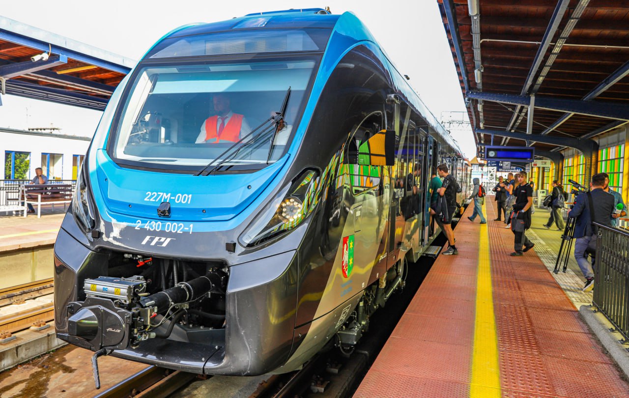 FPS Hybrid Train Launches in Poland - Railway Supply