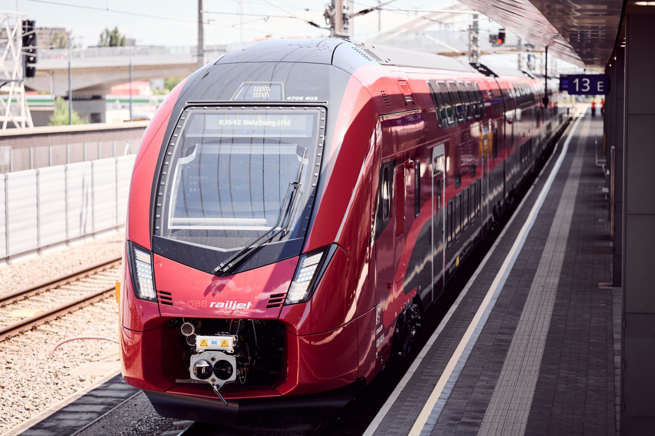 Stadler Showcases Railjet Train in Vienna - Railway Supply