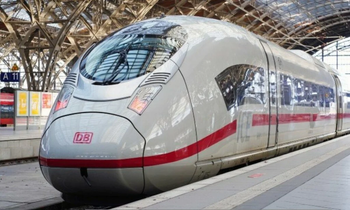 Deutsche Bahn 2025 results: EBIT turns positive, debt falls - Railway ...